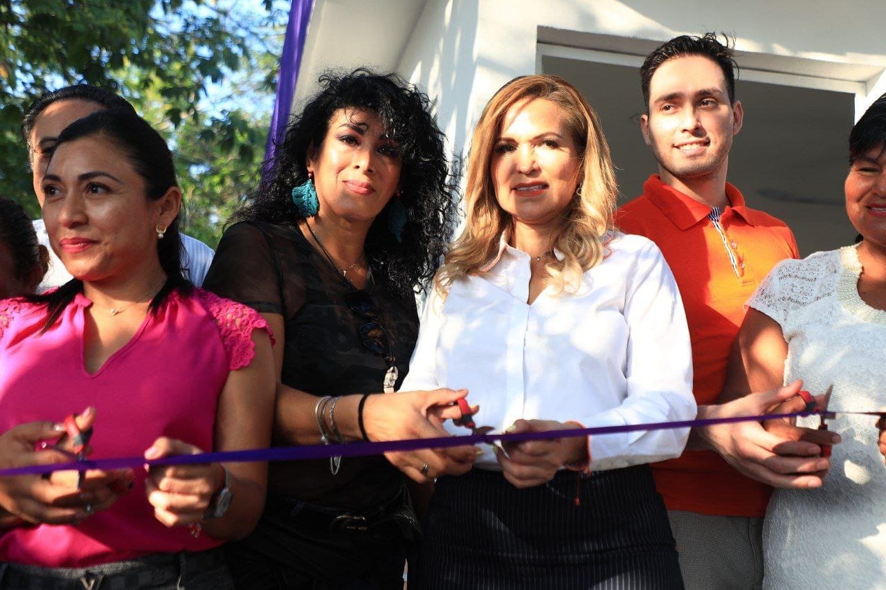Lili Campos Inauguró El Quinto Punto Violeta En Apoyo Contra La