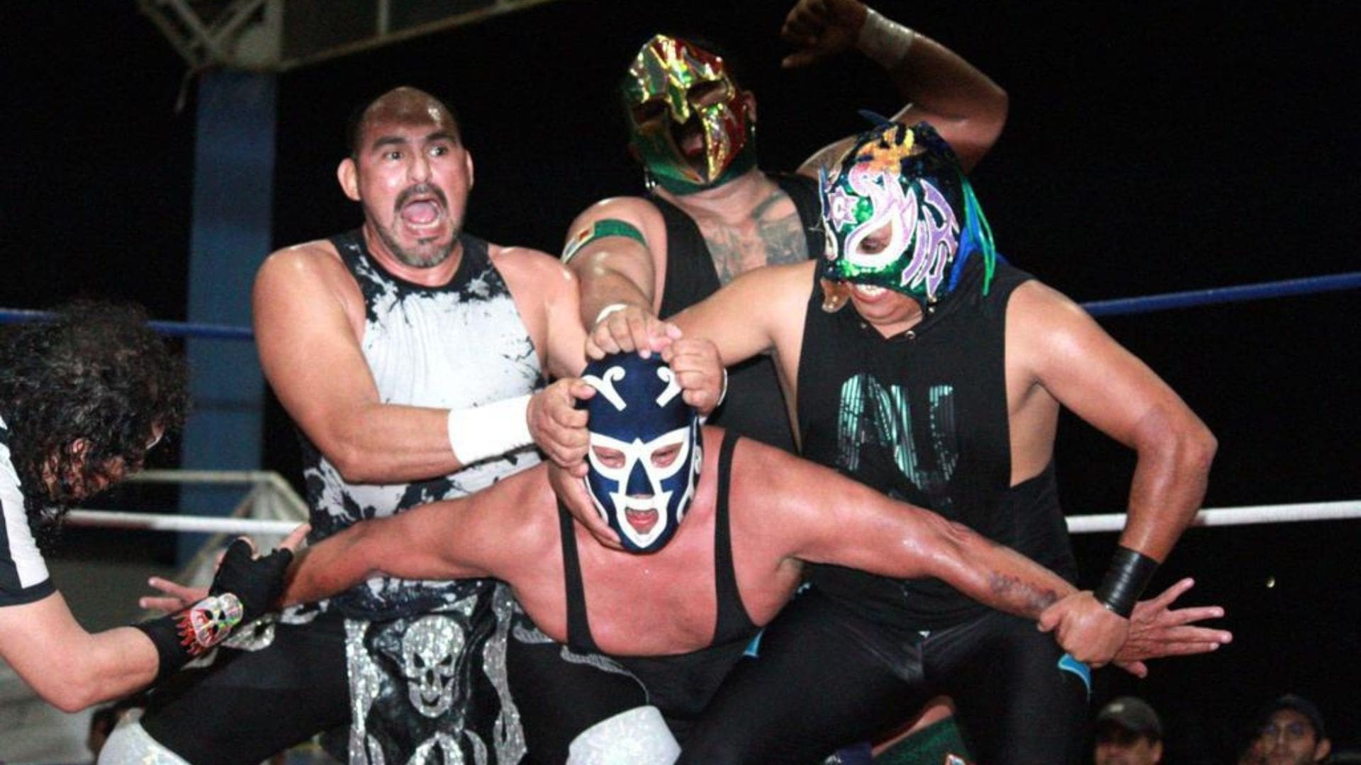 Los Rudos aplacaron los aires del Huracán Ramírez y el Duende Verde ...