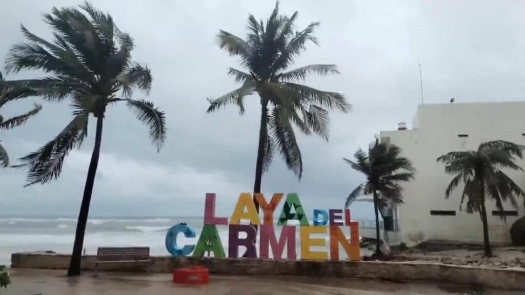 Se llevó Beryl la ‘P’ del parador fotográfico de Playa del Carmen – Soy ...